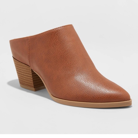 Universal Thread | Shoes | Mules Clogs Size 1 Slips On Shoes Leather ...